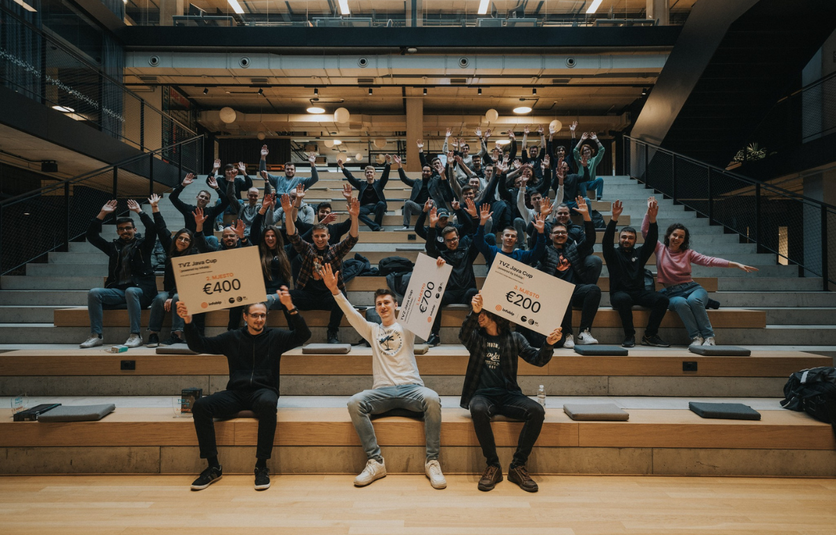 Lessons learned from organizing student competitions